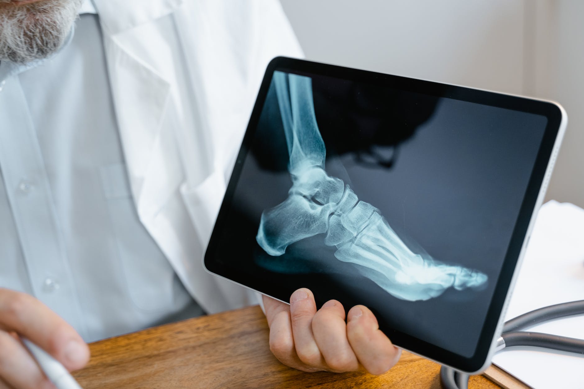 How to Treat Navicular Bone Pain: Causes and Symptoms